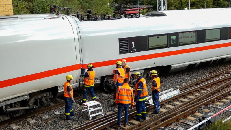 ICE entgleist in Falkenberg/Elster – Bahnstrecke voll gesperrt - Radio ...